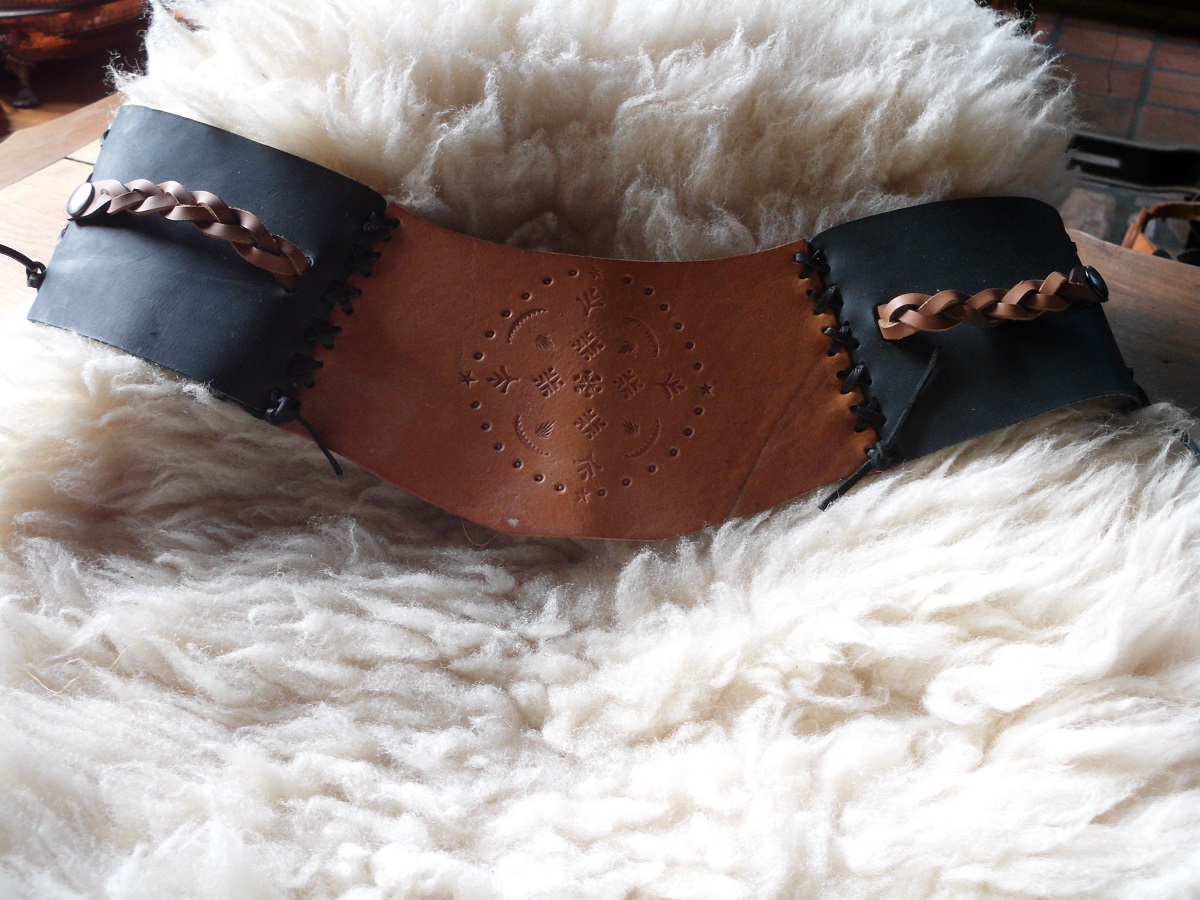 Créations de vêtements et costumes en cuir en ariège